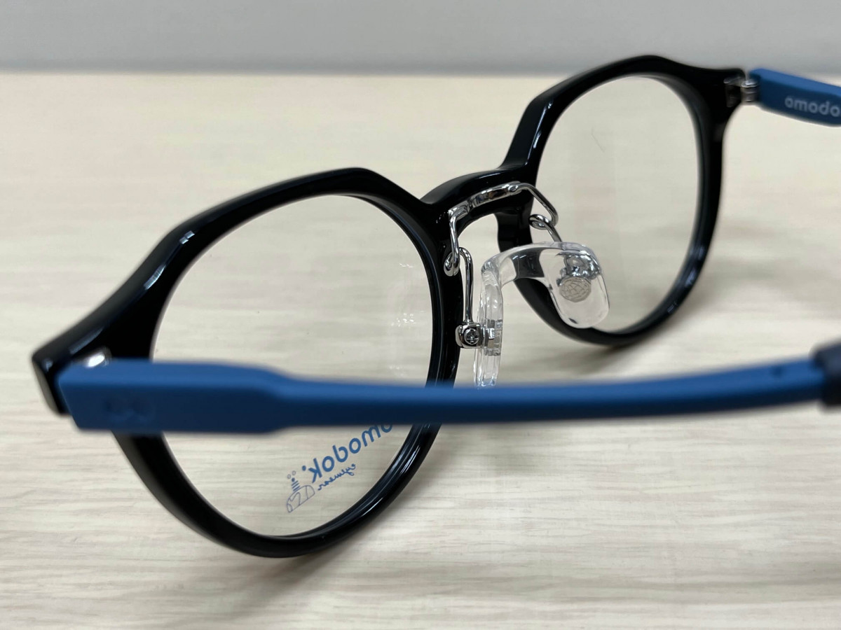 オモドックtiny-511Lおしゃれと機能を兼ね備えた子供用メガネ